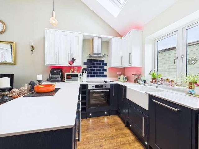 2 bed house for sale