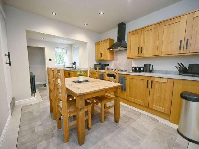 2 bed house for sale