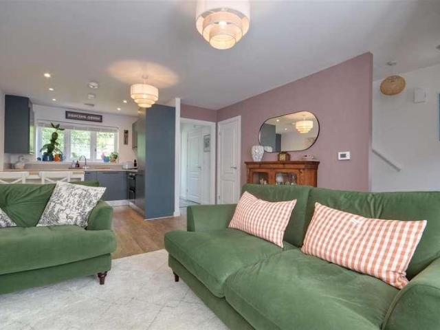 2 bed house for sale