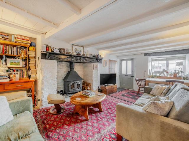 2 bed house for sale