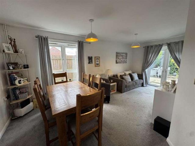 2 bed house for sale