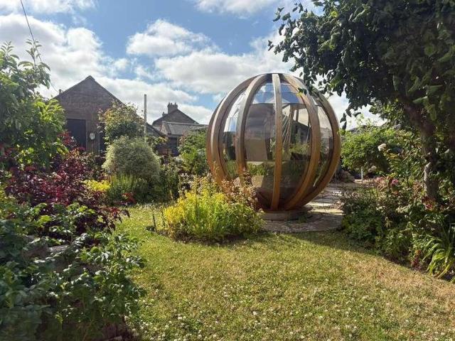 2 bed house for sale