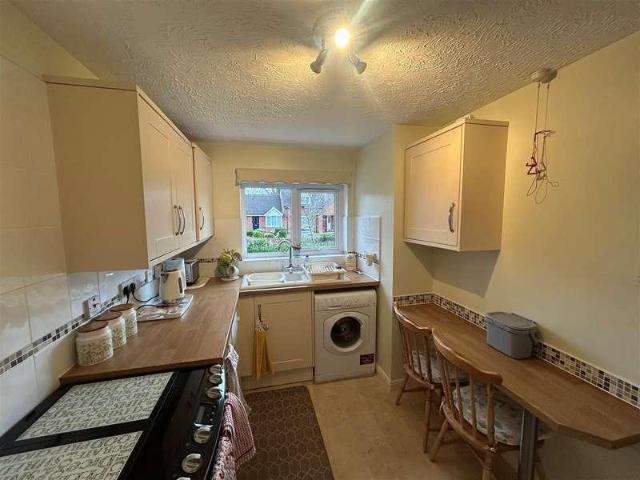 2 bed house for sale