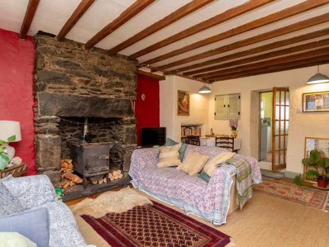 2 bed house for sale
