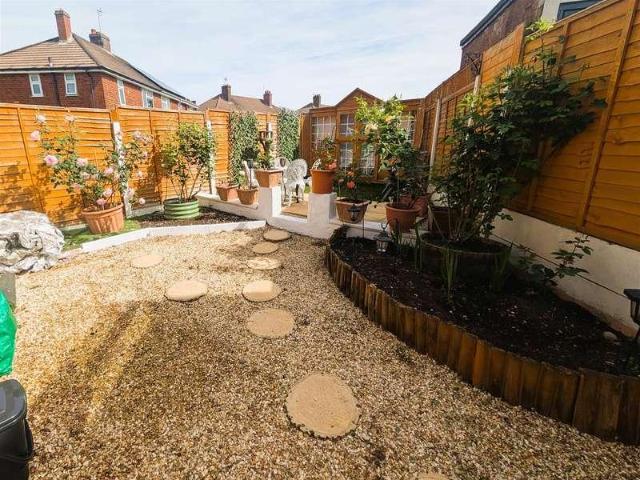 2 bed house for sale