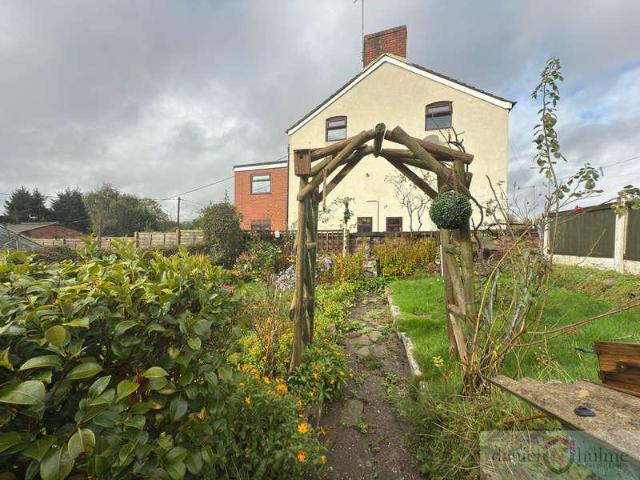 2 bed house for sale