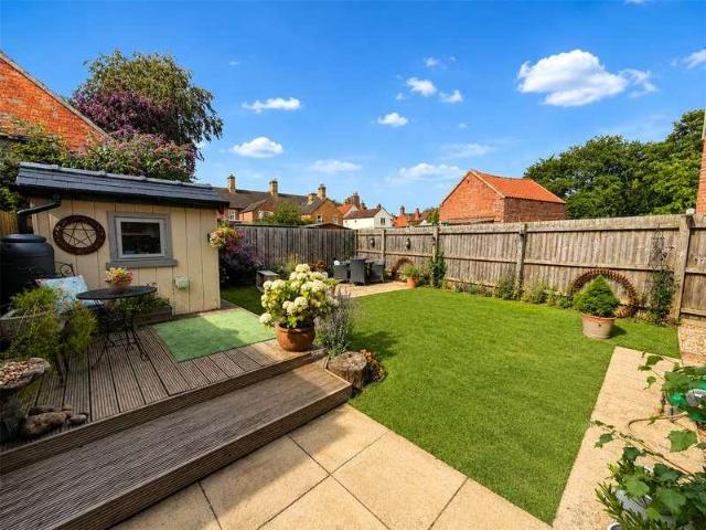 2 bed house for sale