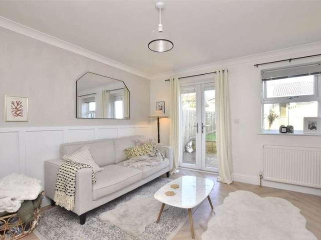 2 bed house for sale