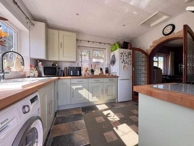 2 bed house for sale