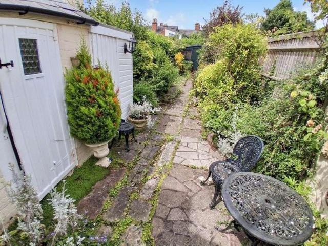 2 bed house for sale