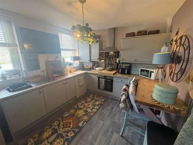 2 bed house for sale