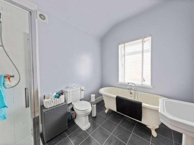 2 bed house for sale