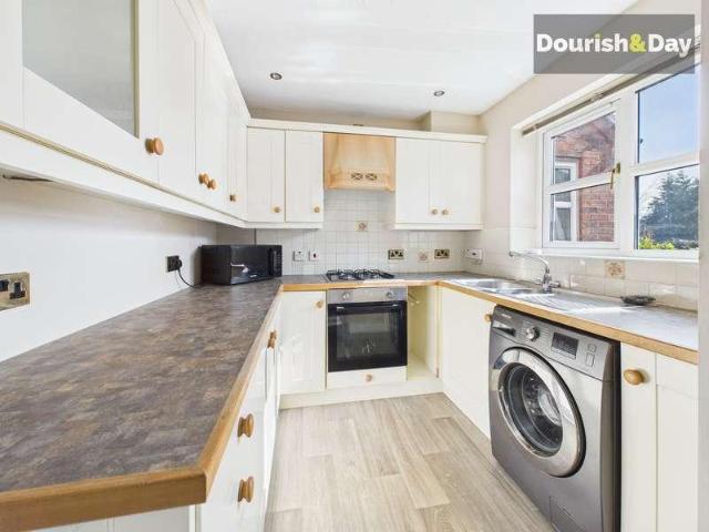 2 bed house for sale