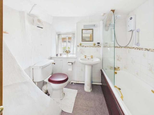 2 bed house for sale
