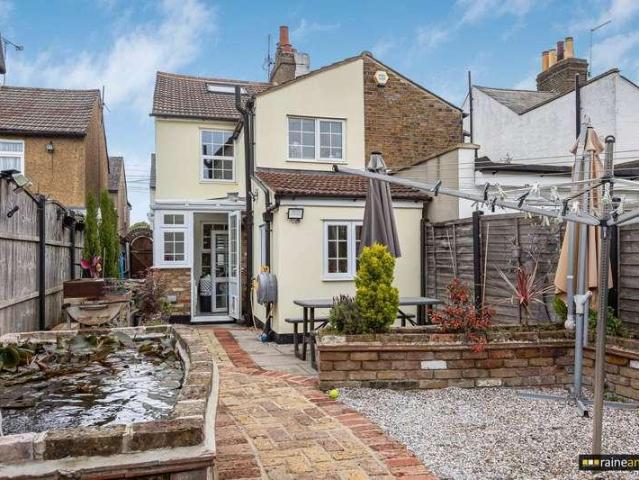 2 bed house for sale