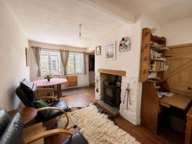 2 bed house for sale