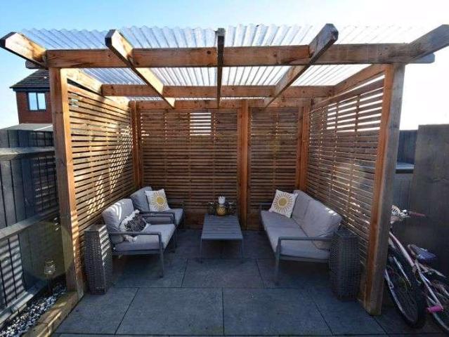 2 bed house for sale