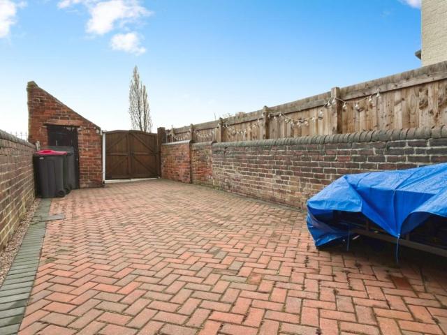 2 bed house for sale