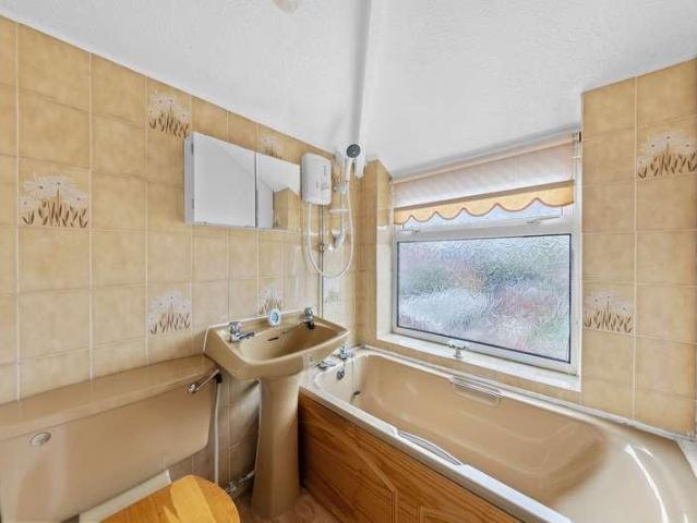 2 bed house for sale