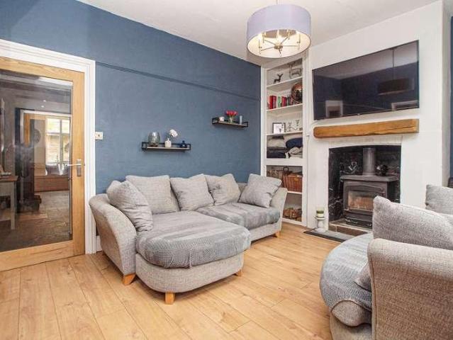 2 bed house for sale