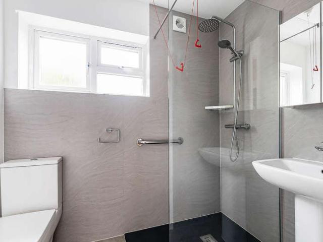 2 bed house for sale