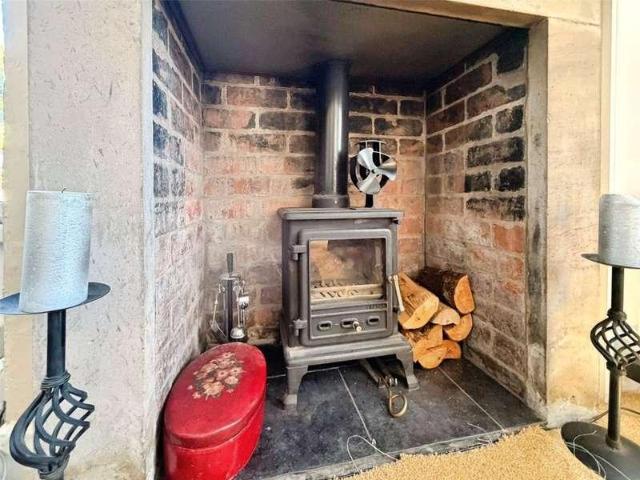 2 bed house for sale