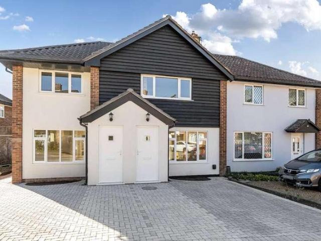 2 bed house for sale