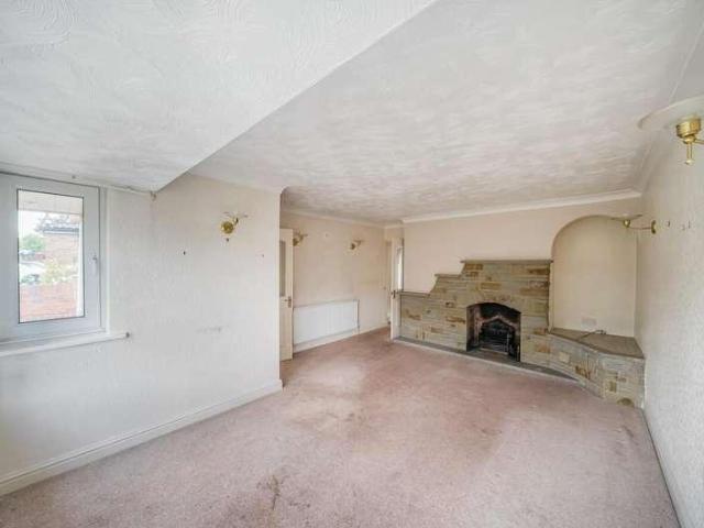2 bed house for sale