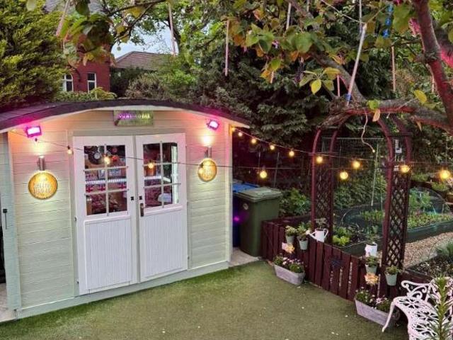 2 bed house for sale