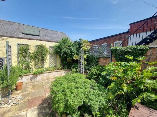 2 bed house for sale