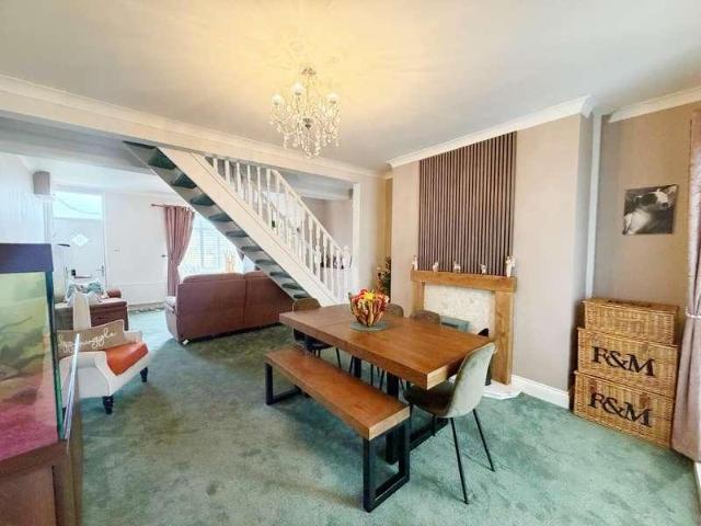 2 bed house for sale