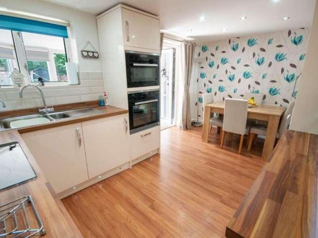 2 bed house for sale