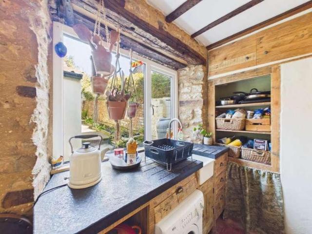 2 bed house for sale