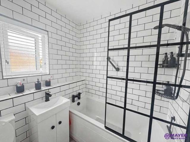 2 bed house for sale