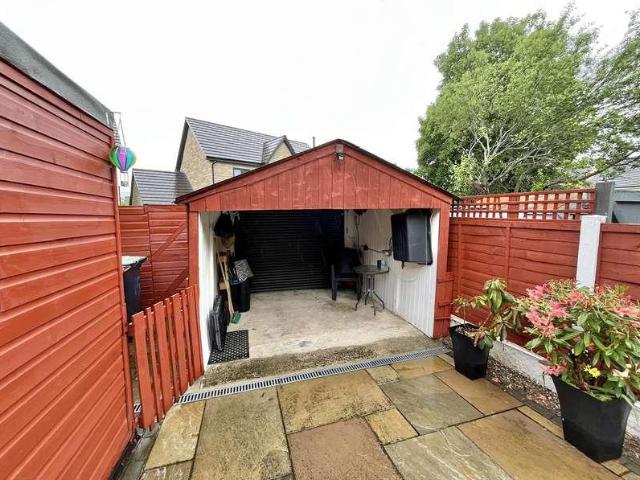 2 bed house for sale