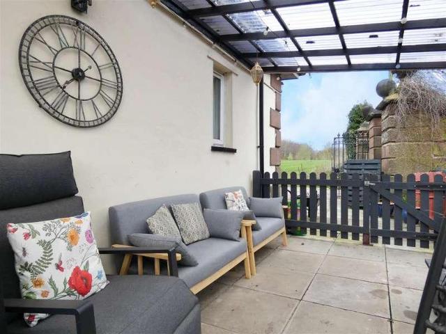 2 bed house for sale