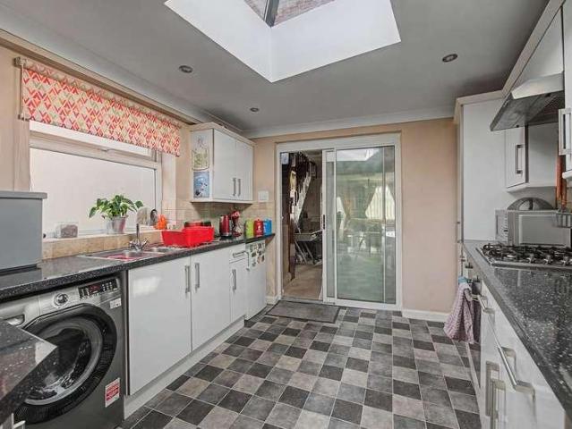 2 bed house for sale