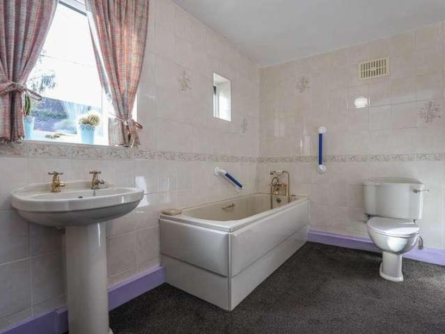 2 bed house for sale