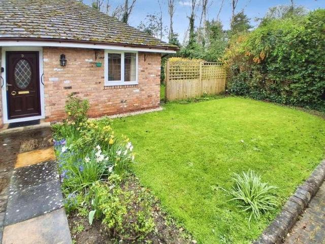 2 bed house for sale