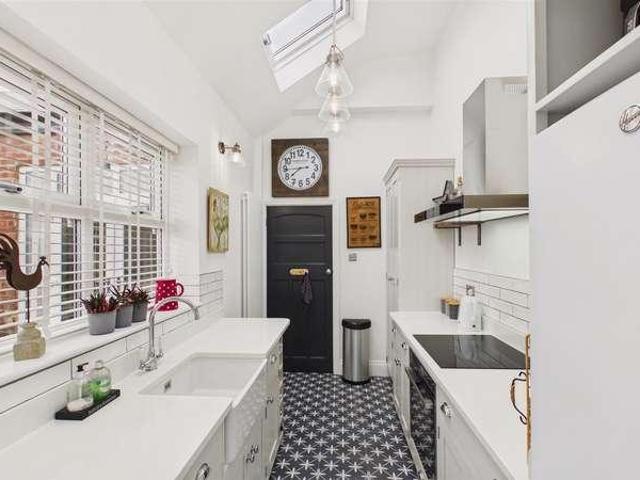 2 bed house for sale