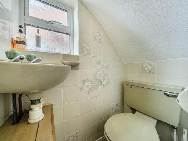 2 bed house for sale