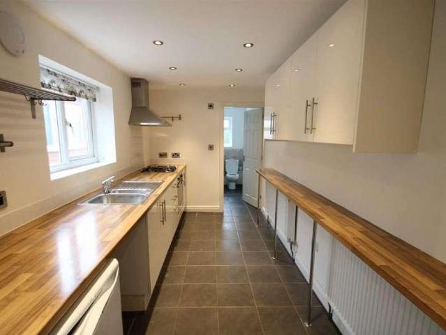 2 bed house for sale