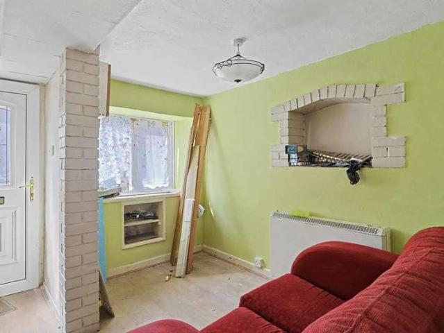 2 bed house for sale