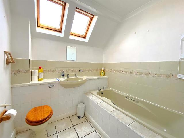 2 bed house for sale