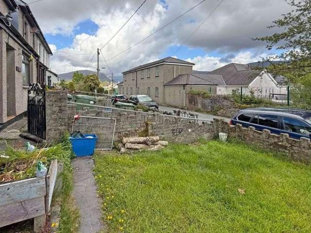 2 bed house for sale