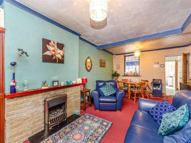 2 bed house for sale