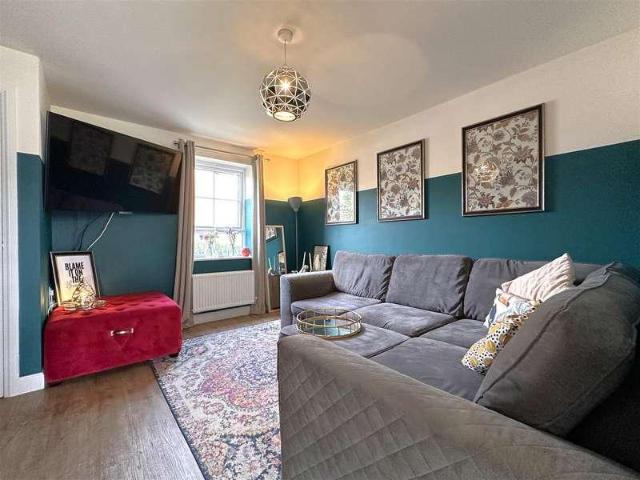 2 bed house for sale
