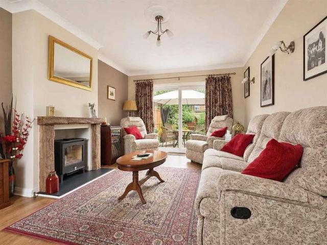2 bed house for sale