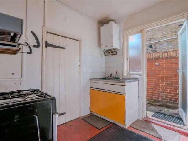 2 bed house for sale