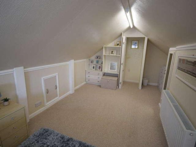 2 bed house for sale